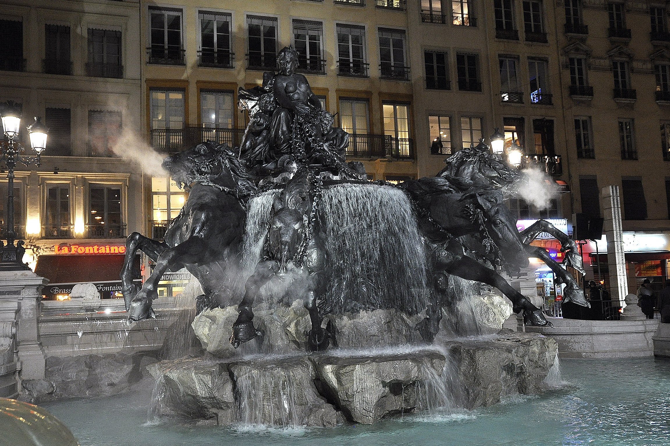Lyon – Terreaux: Nouvelle Fontaine Bartholdi | LYON SAVEURS