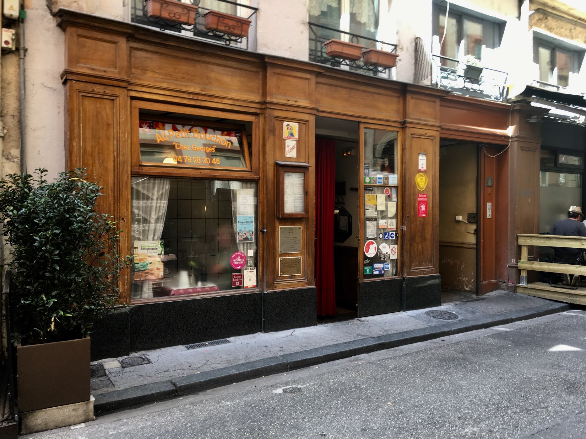 Le Petit Bouchon Chez Georges: Nicolas et Romain désormais aux ...